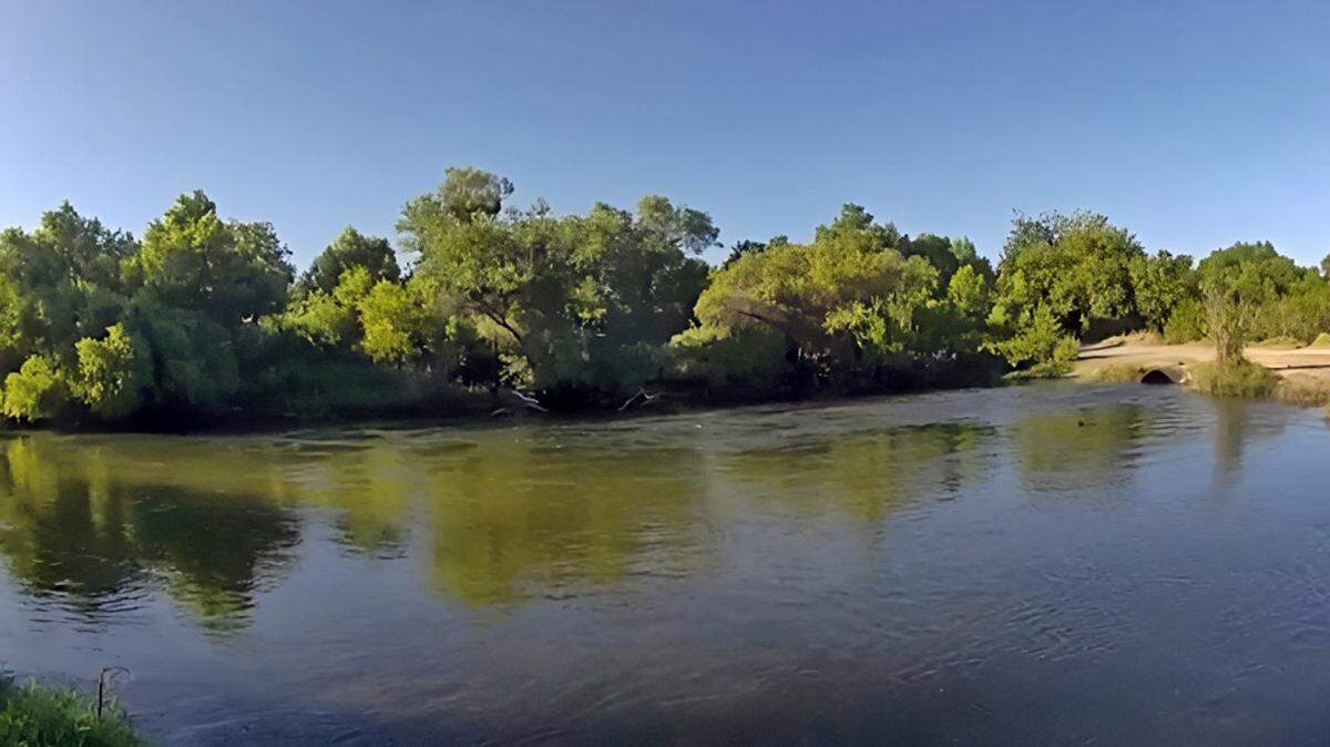 Friends try to rescue man swept away in San Joaquin River | Fresno Bee