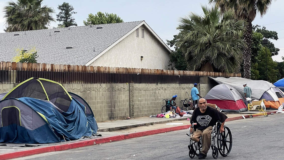 Fresno, CA law moves homeless camps off sidewalks at schools | Fresno Bee