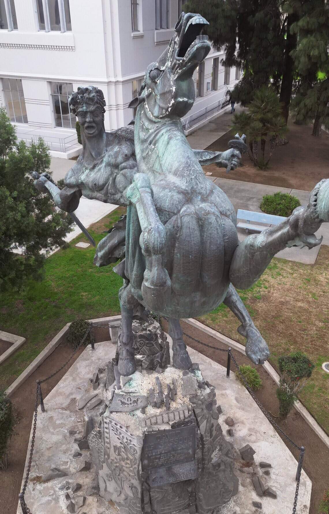 The story behind Fresno’s Highway 41 roadside statues | Fresno Bee