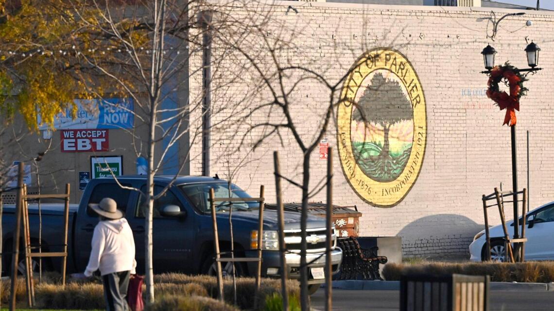 Parlier’s political instability draws scrutiny and lawsuits | Fresno Bee