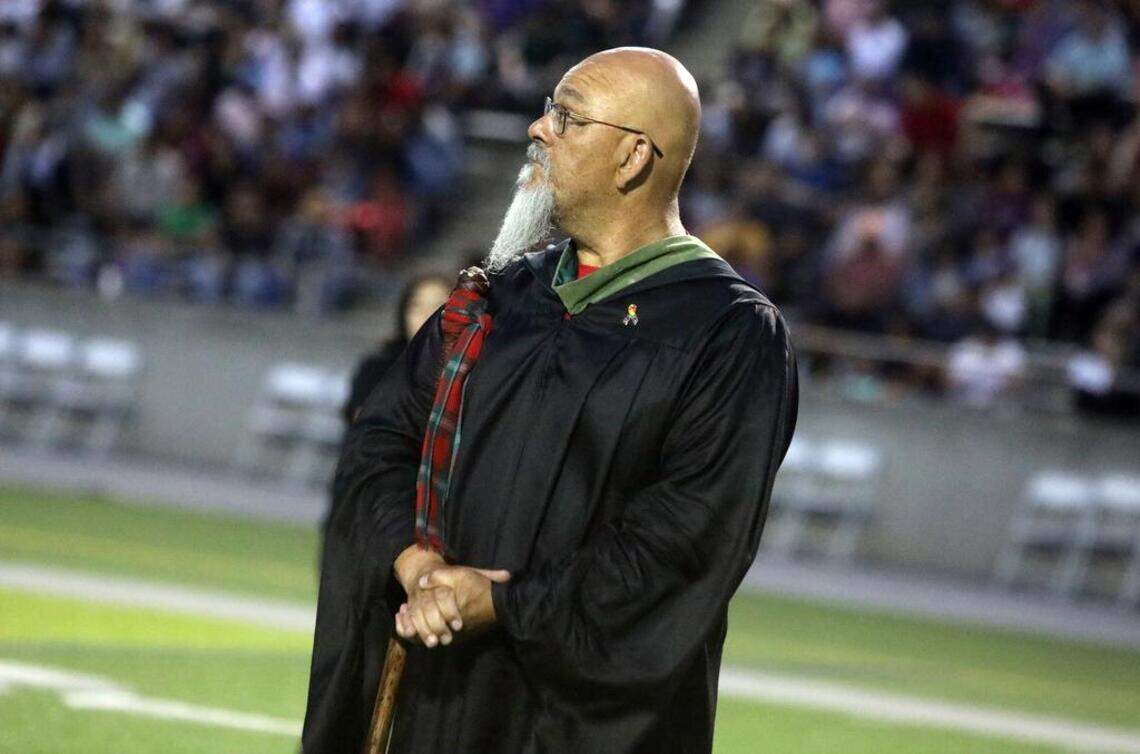 McLane High valedictorian overcomes socioeconomic struggles | Fresno Bee