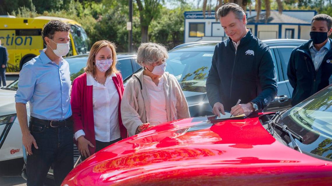 California offers electric car incentives, rebates for buyers ...